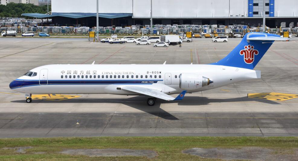 國產支線客機ARJ21載客突破1000萬人次 - 香港商報